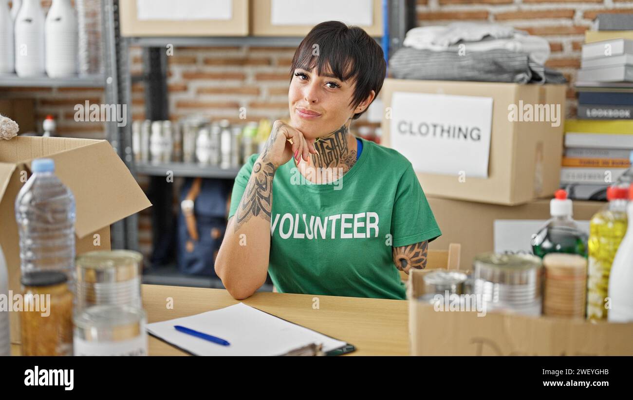 Hispanic woman amputee arm volunteer hi-res stock photography and ...