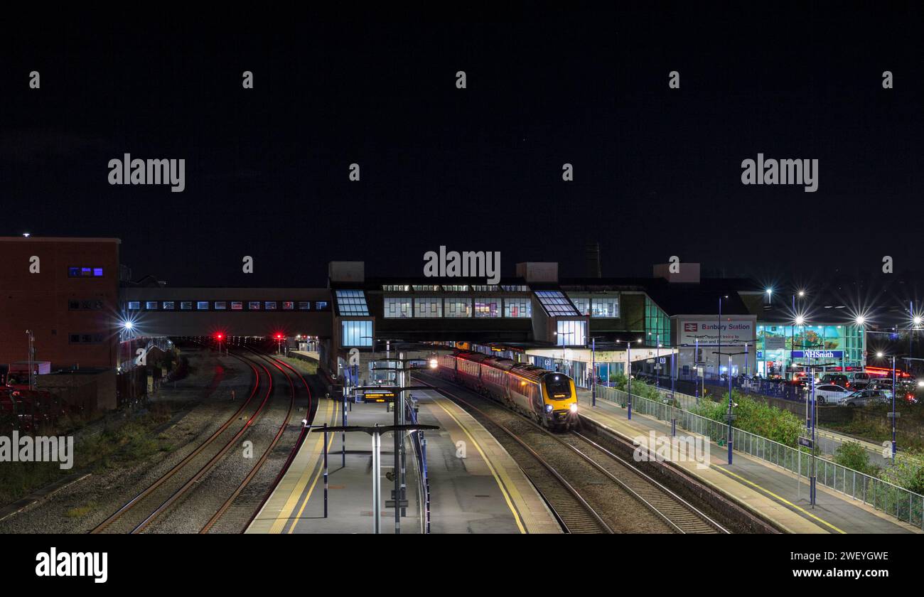 Arriva Crosscountry trains voyager train 221130 calling at Banbury ...