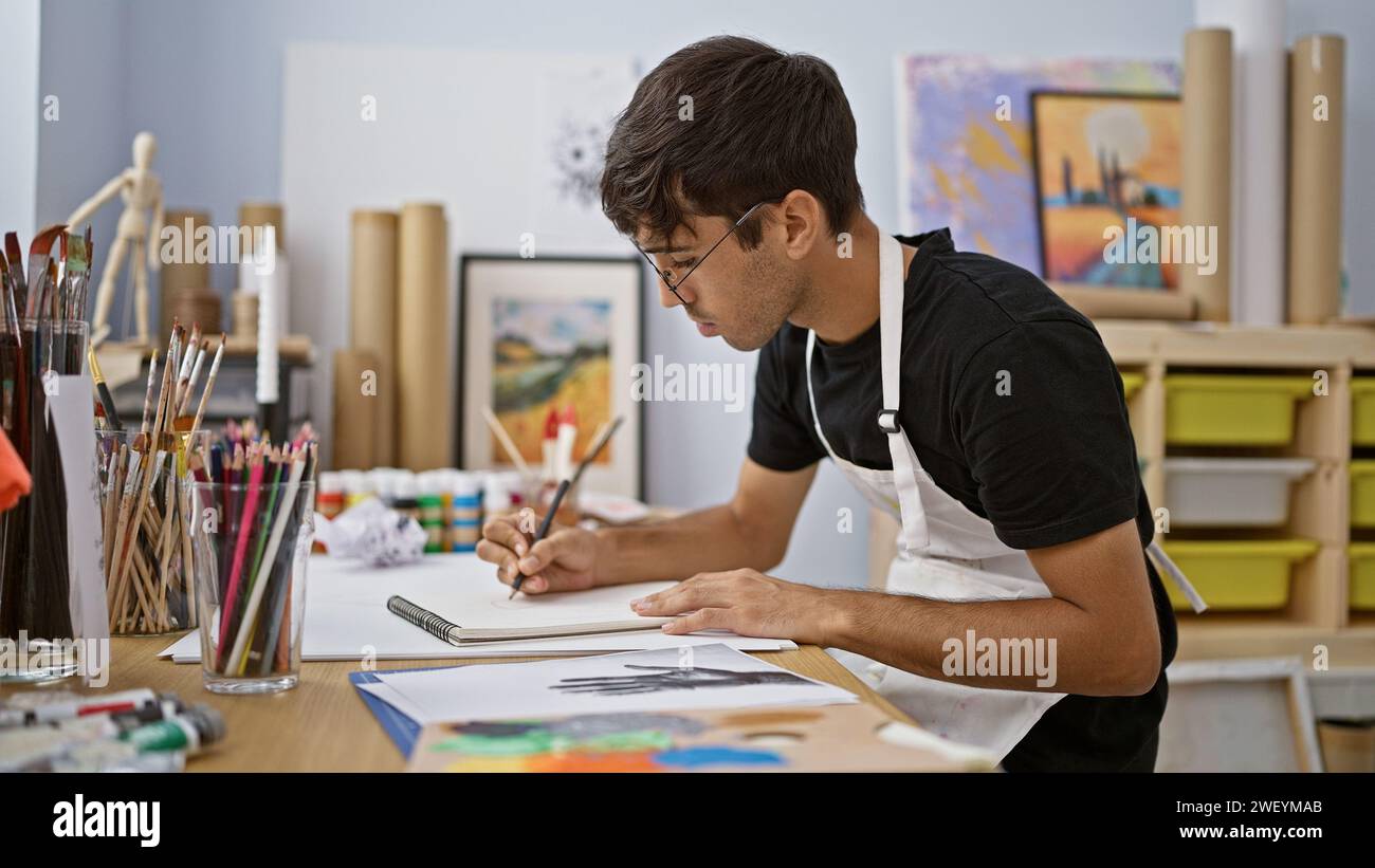 Person showcasing art hi-res stock photography and images - Alamy