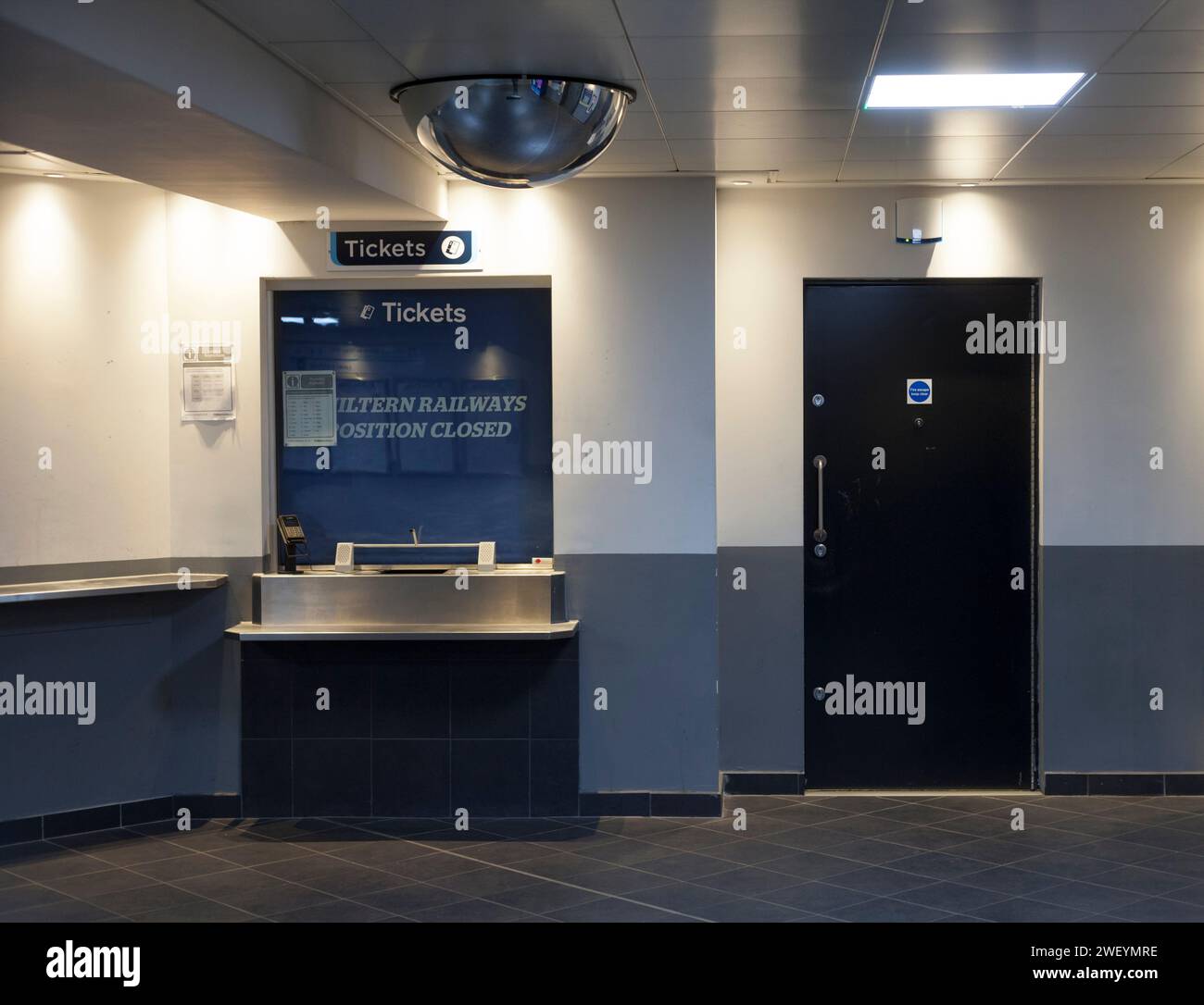 Banbury ticket office hi-res stock photography and images - Alamy