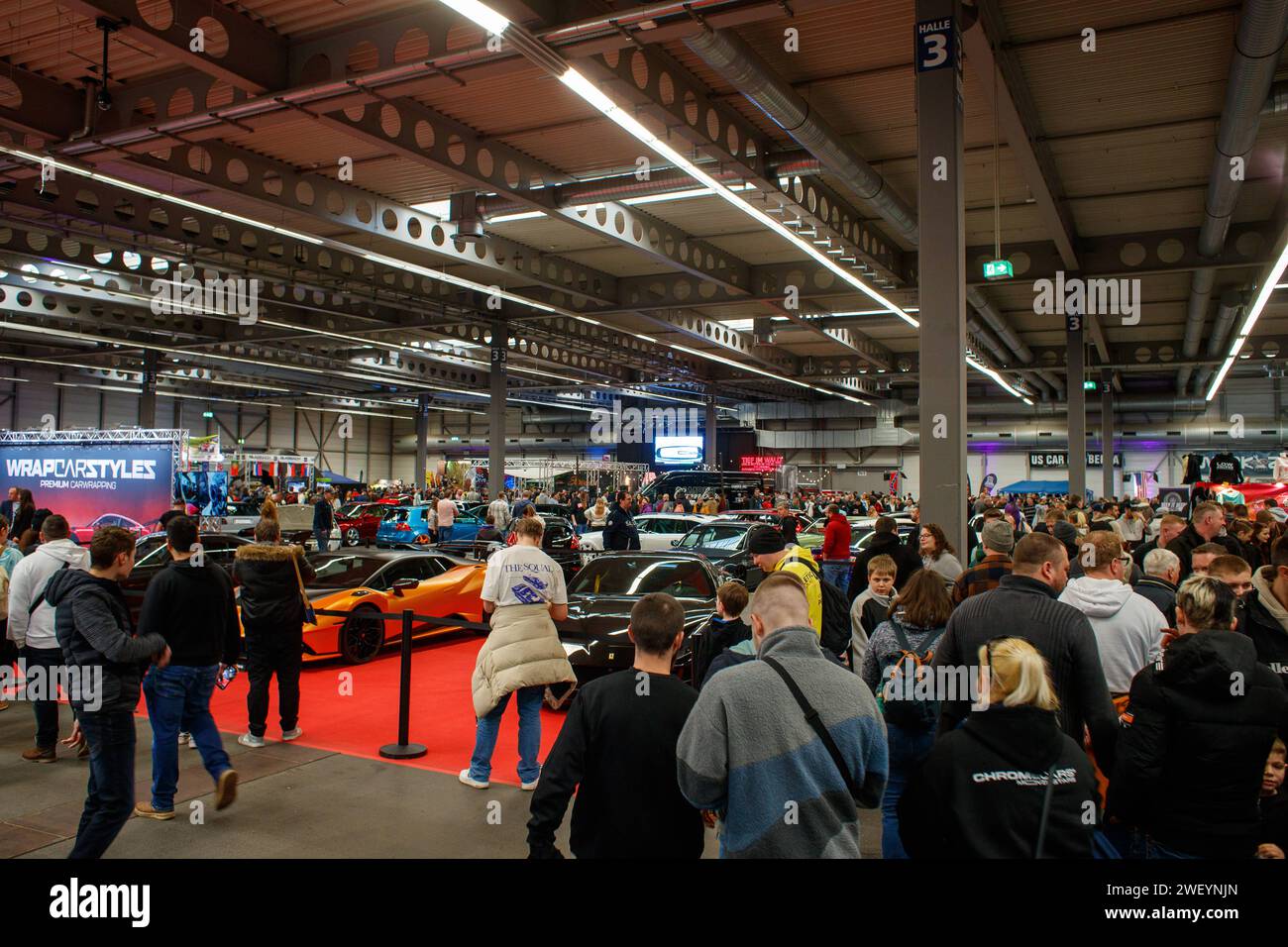 Automobilmesse Erfurt 2024 lockt tausende Besucher an - es gibt viel zu ...