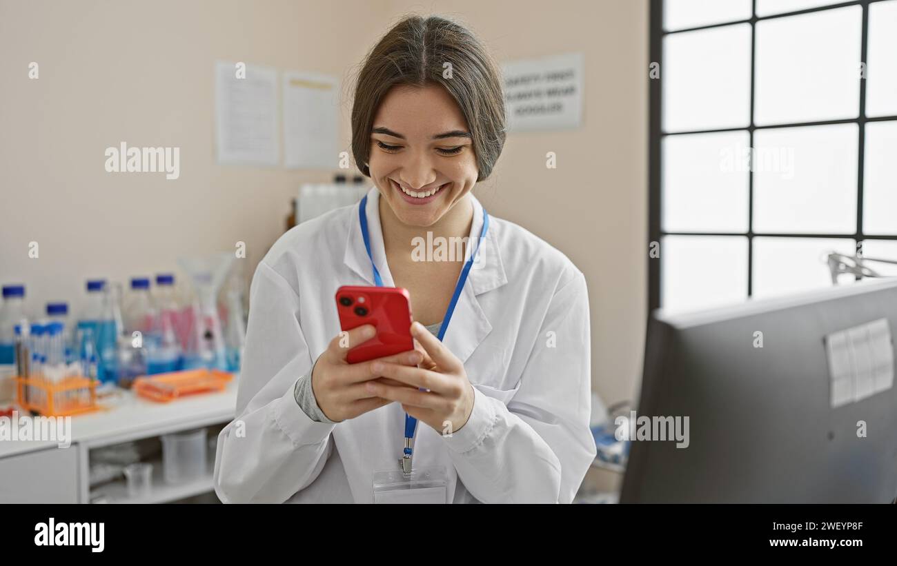 Capturing data mobile phone hi-res stock photography and images - Alamy