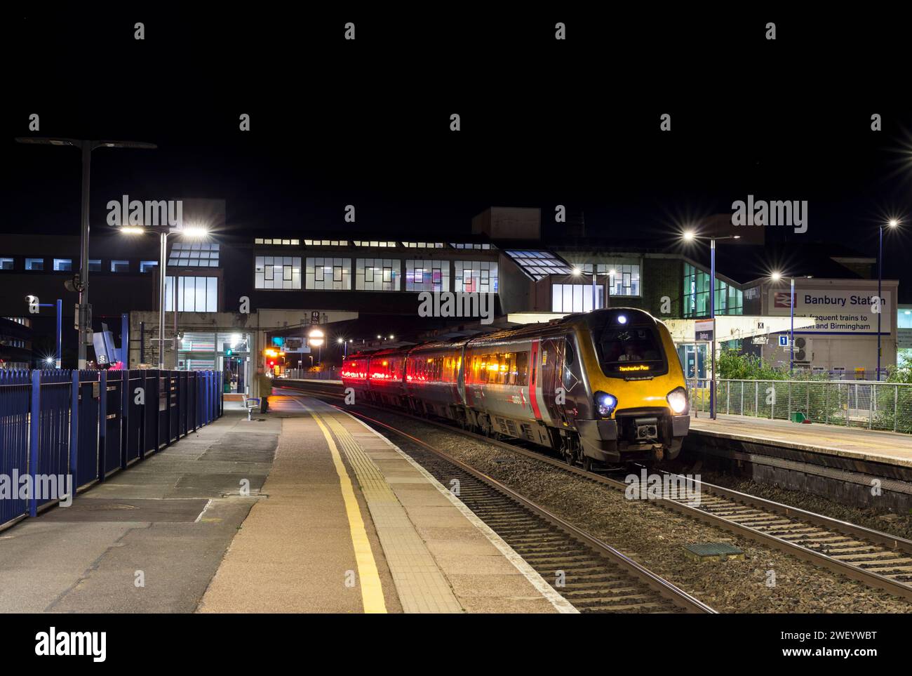 Arriva Crosscountry trains voyager train 220022 calling at Banbury ...