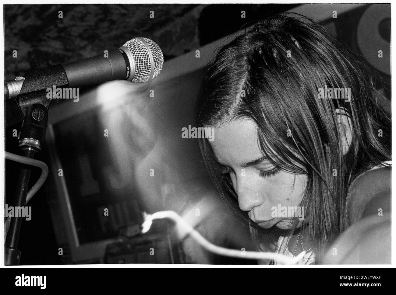 VELOCITY GIRL, CONCERT, 1994: Sarah Shannon singer of the American ...