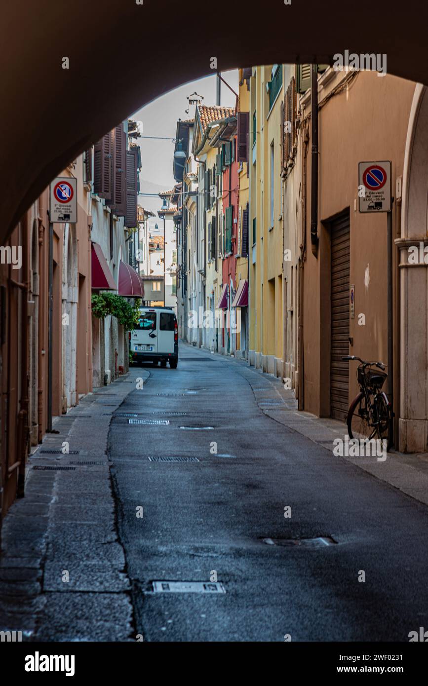 Windy road hi-res stock photography and images - Alamy