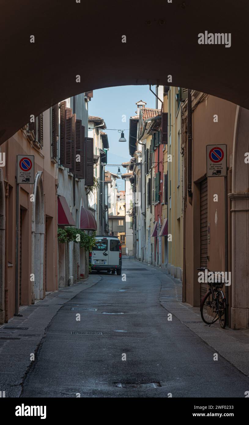 Windy street hi-res stock photography and images - Alamy