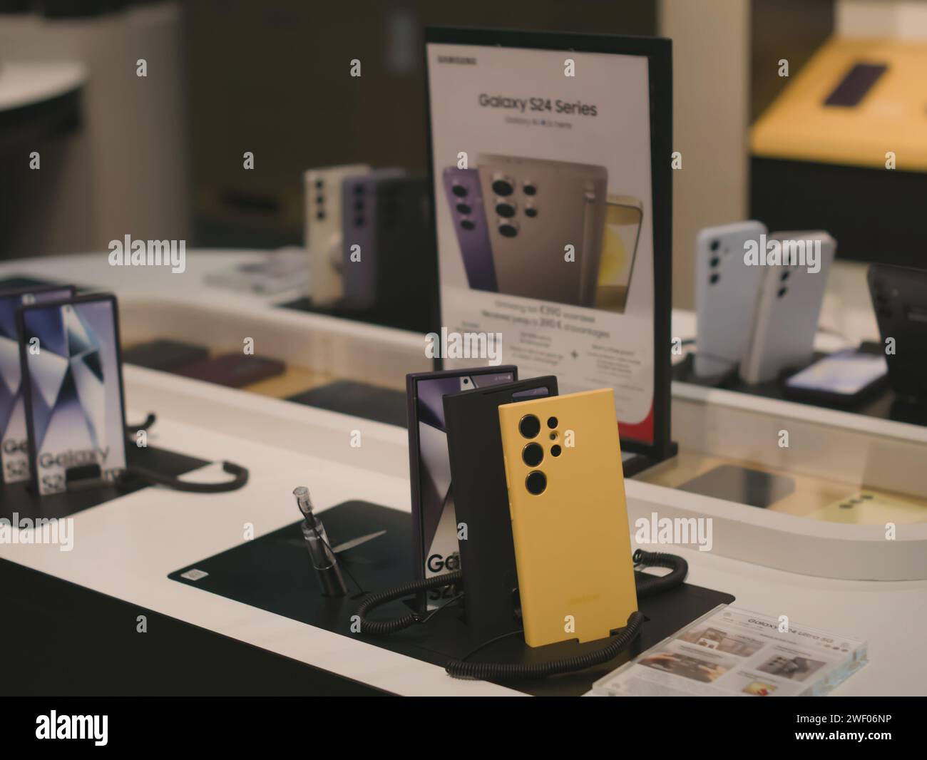 Brussels, Belgium. 26nd Jan, 2024. Mediamarkt supermarket. Samsung S24 ...