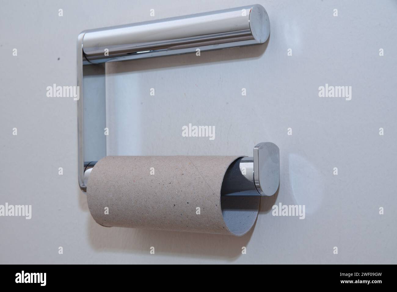 Toilet Paper On Toilet Paper Rolls - Empty Toilet Paper Roll, Hygiene ...