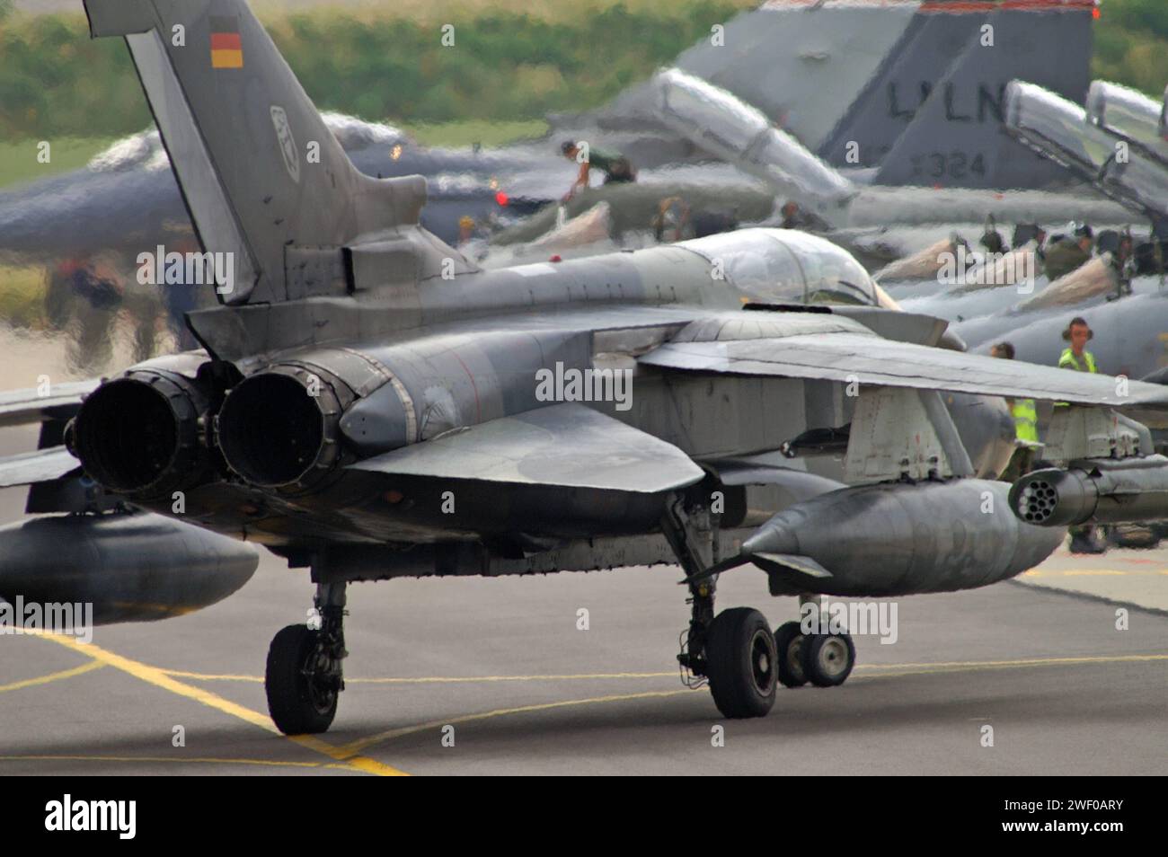 Aufgereihte NATO-Kampfjets Flightline während eines Lehrgangs für NATO ...