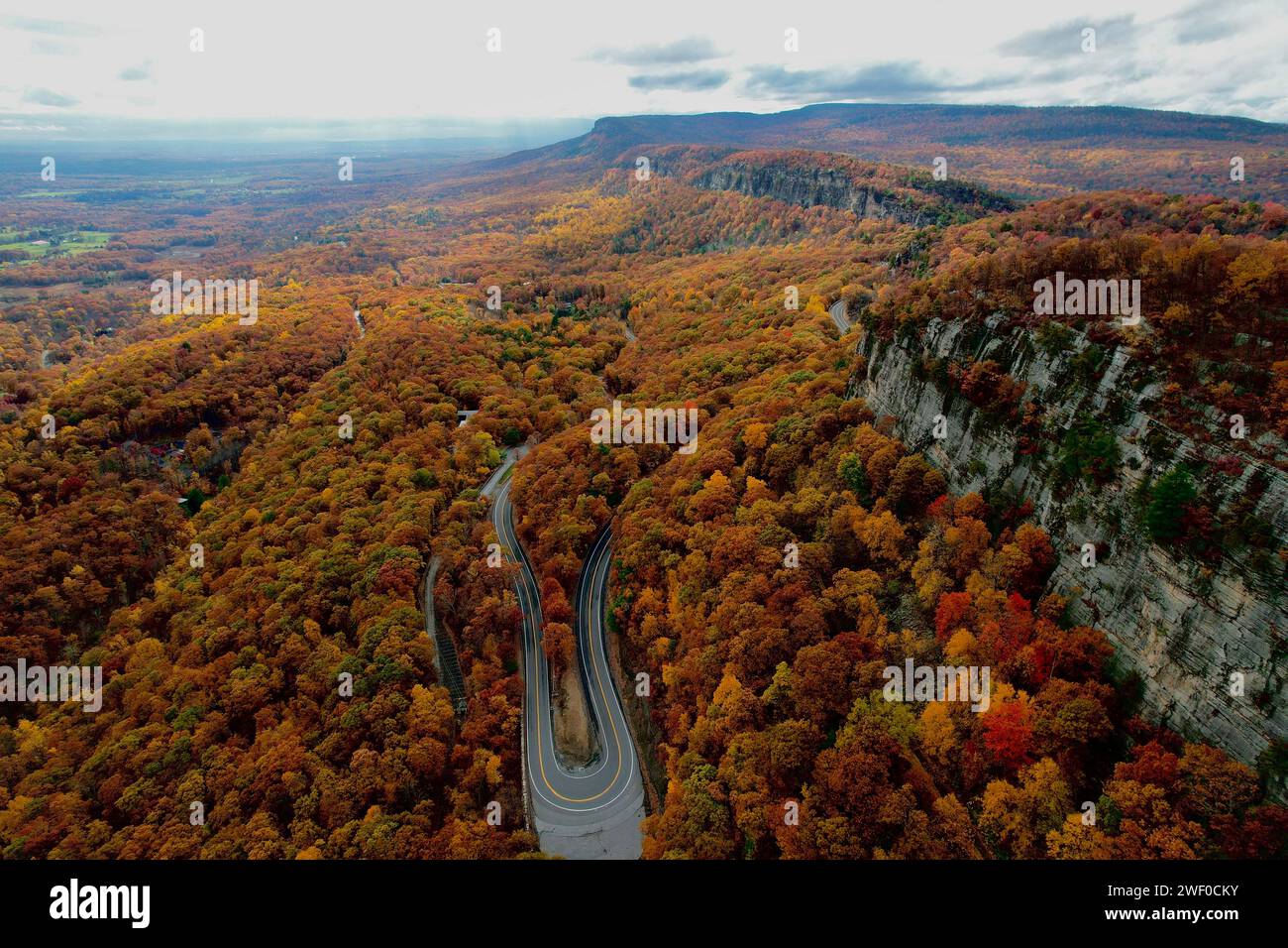 Towering cliff hi-res stock photography and images - Alamy