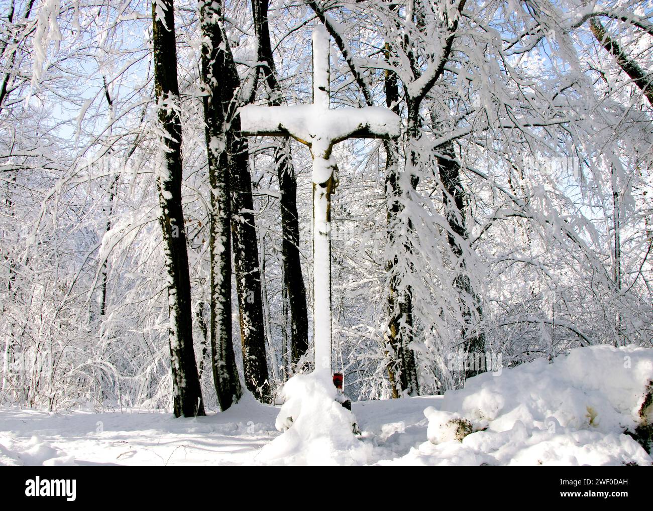 Cross covered with snow hi-res stock photography and images - Alamy