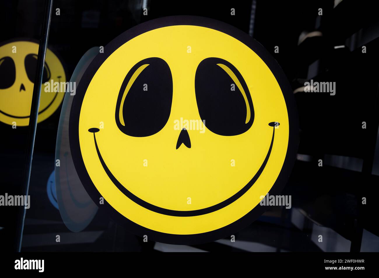 A funny big yellow smiley as a sticker on a shop window Stock Photo - Alamy