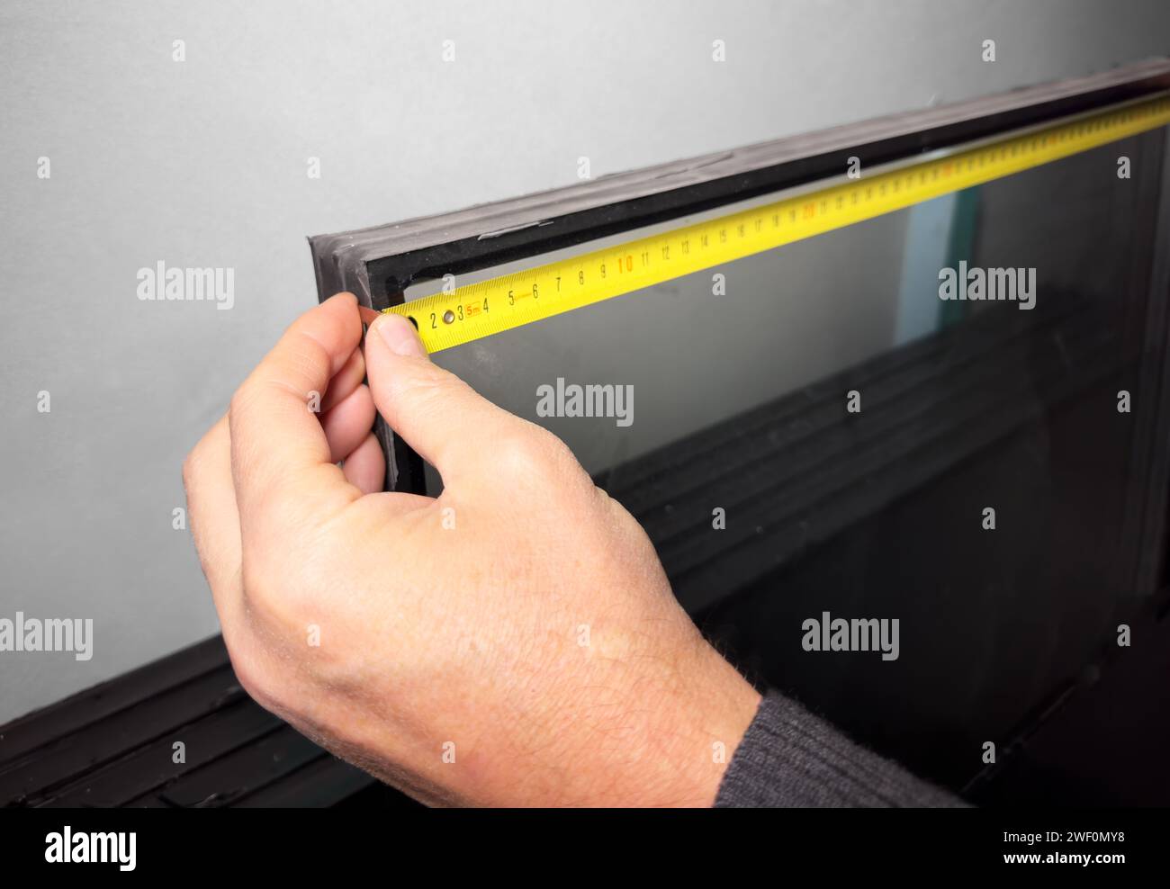 Man measuring window frame hi-res stock photography and images - Alamy