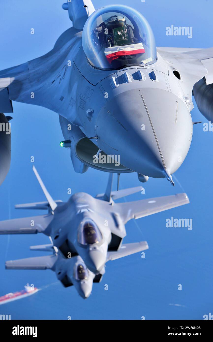 Ein Kampfflugzeug der polnischen Luftwaffe vom Typ Lockheed Martin F ...
