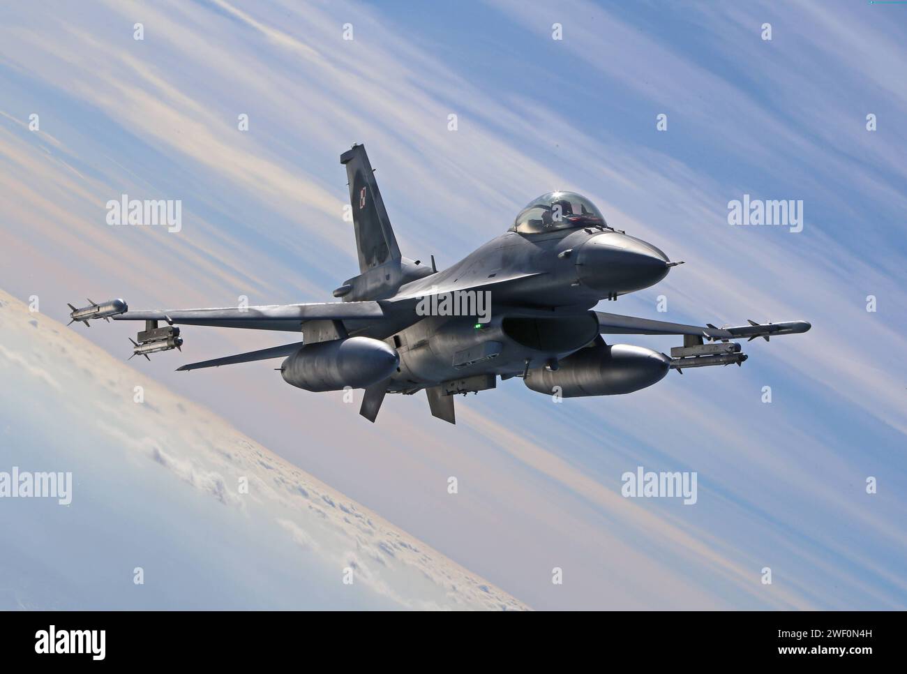 Ein Kampfflugzeug der polnischen Luftwaffe vom Typ Lockheed Martin F ...