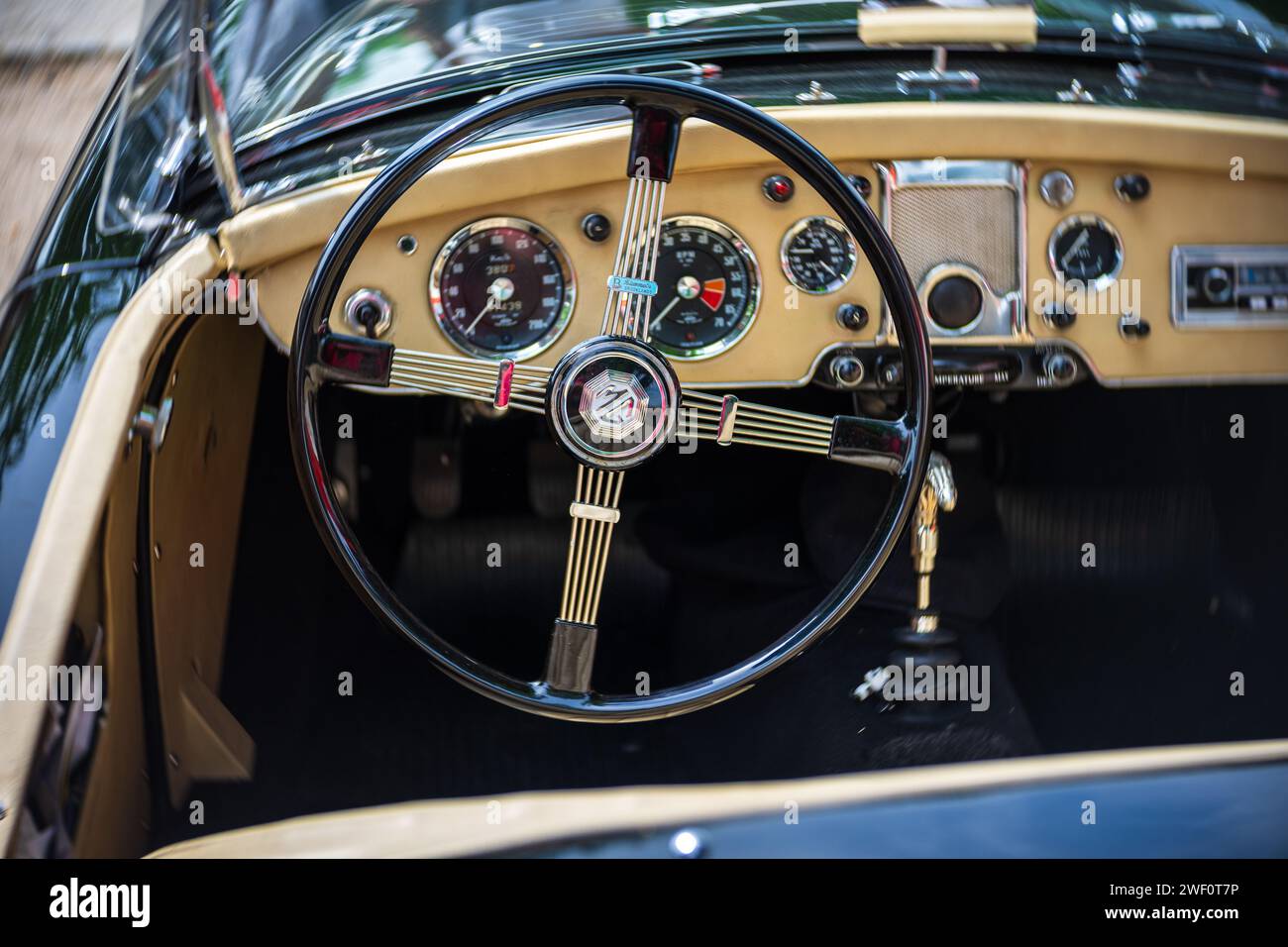 Mga dashboard hi-res stock photography and images - Alamy