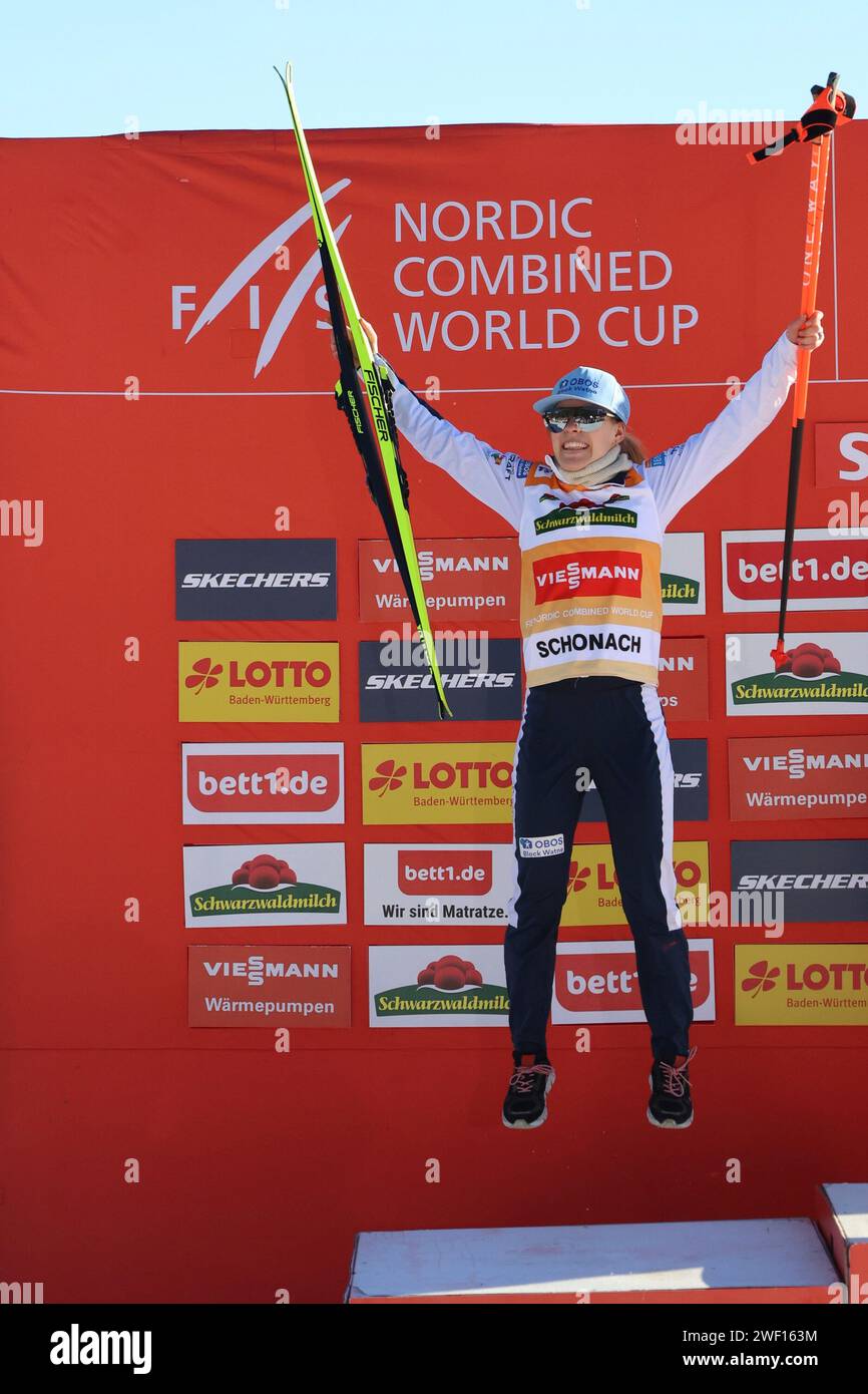 Schonach, Deutschland. 27th Jan, 2024. Luftsprung im Gelben Trikot: Ida ...