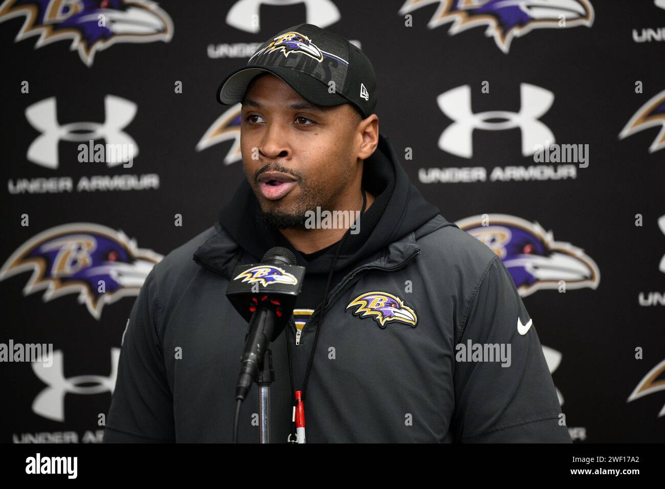 Baltimore Ravens special teams coordinator Chris Horton talks to the ...