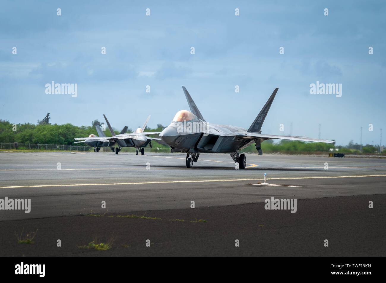 A team of Hawaii Air National Guard F-22 Raptors from the Hawaiian ...