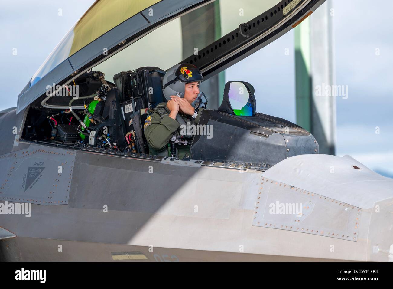 A U.S. Air Force F-22 Raptor pilot from the Hawaiian Raptors Squadron ...