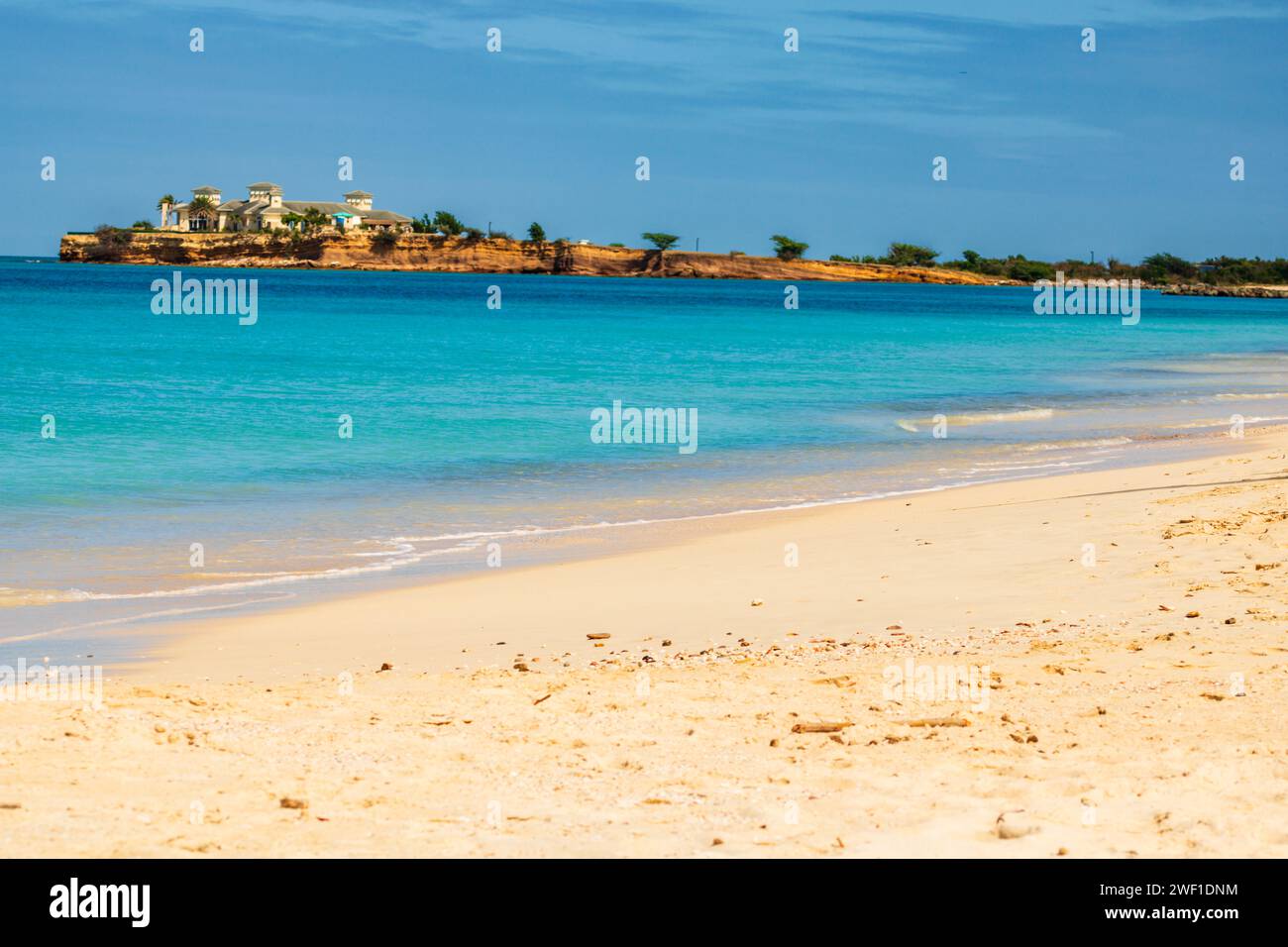 Caribbean beach with white sand, deep blue sky and turquoise water ...