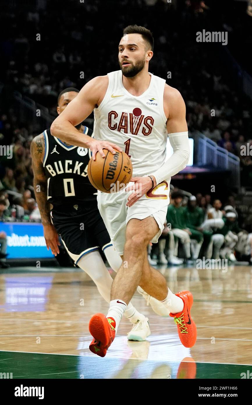 Cleveland Cavaliers' Max Strus (1) drives to the basket past Milwaukee ...