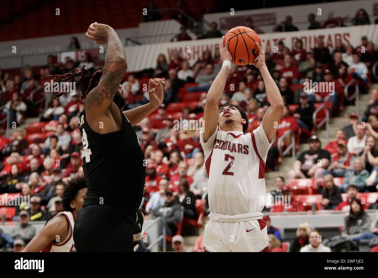 Washington State guard Myles Rice (2) shoots while pressured by ...