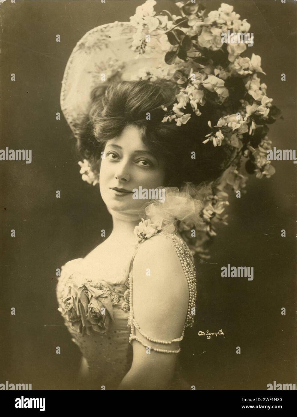 Stage actress Anna Held Stock Photo - Alamy