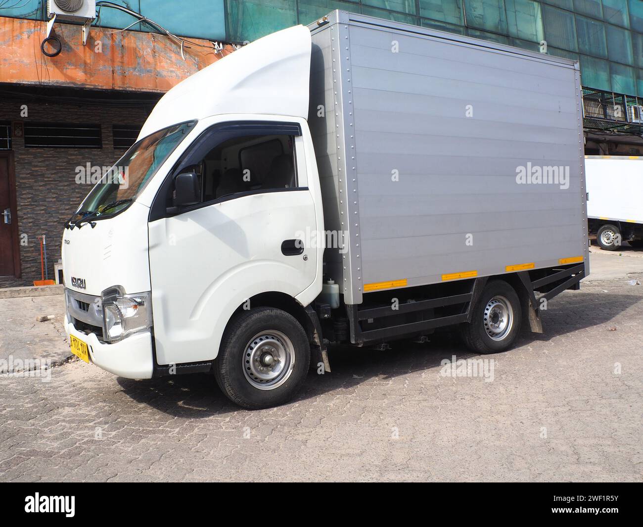 Car Isuzu Traga Box Aluminium for goods and logistic with manual ...