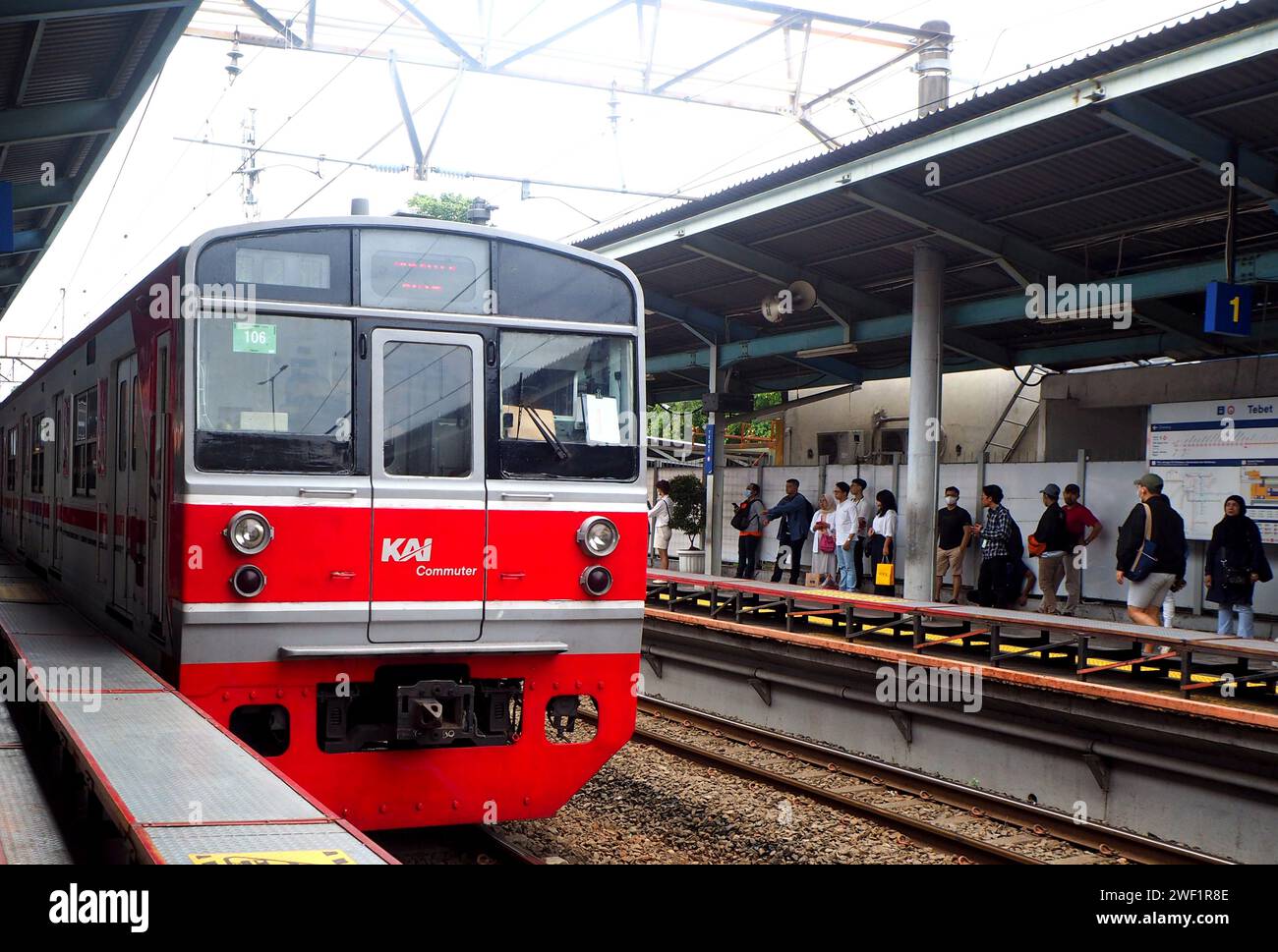 Commuter line, electric train PT. KAI in Tebet Train Stasiun , Jakarta ...