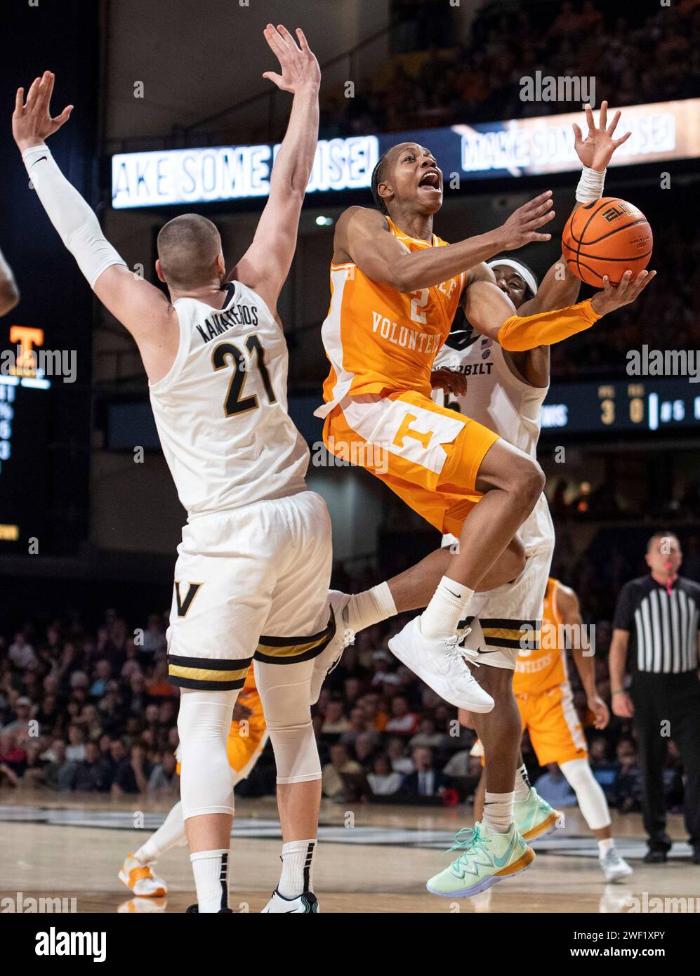 Nashville, Tennessee, USA. 27th Jan, 2024. Tennessee Volunteers guard ...