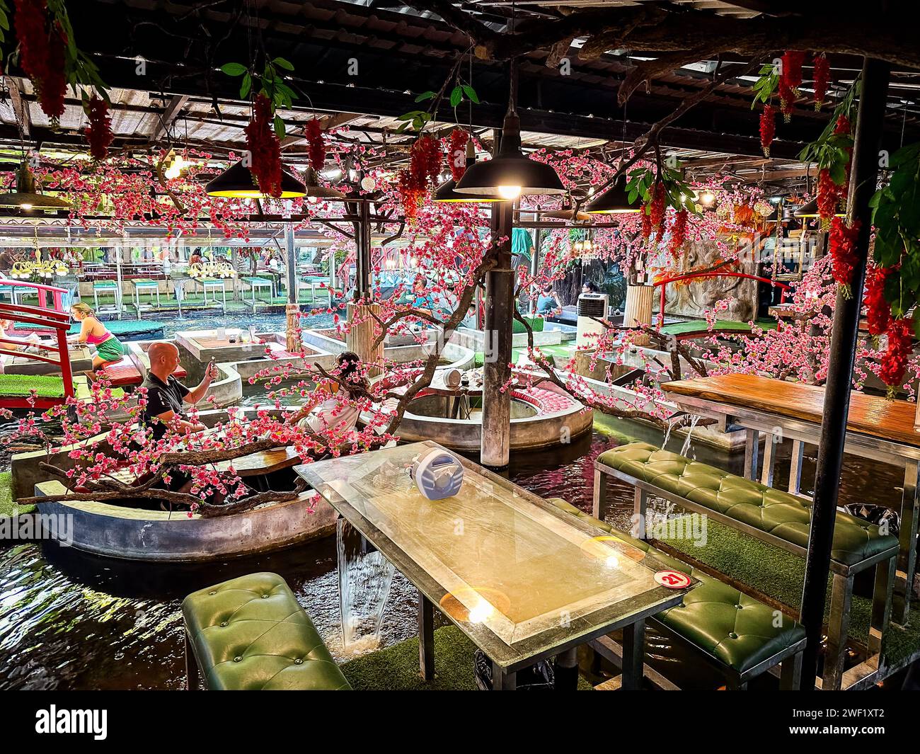 Cafe chaing mai thailand hi-res stock photography and images - Alamy