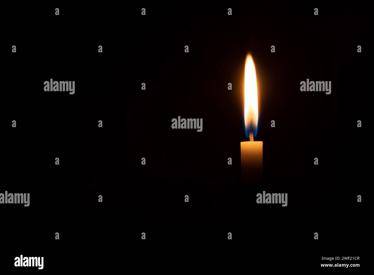 White candle flame hi-res stock photography and images - Alamy
