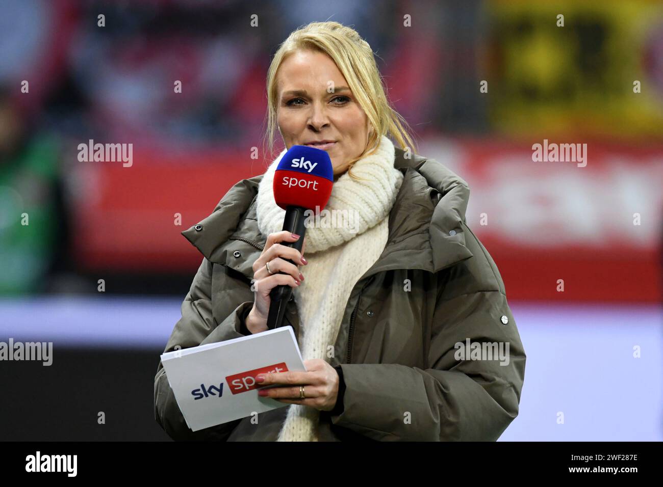 Leverkusen, Deutschland. 27th Jan, 2024. Sky Sport Moderatorin Britta ...
