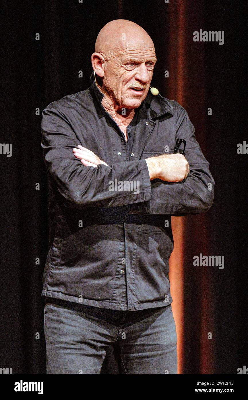 Joe Bausch beim Talk und der Lesung zum Buch Maxima Culpa: Jedes ...