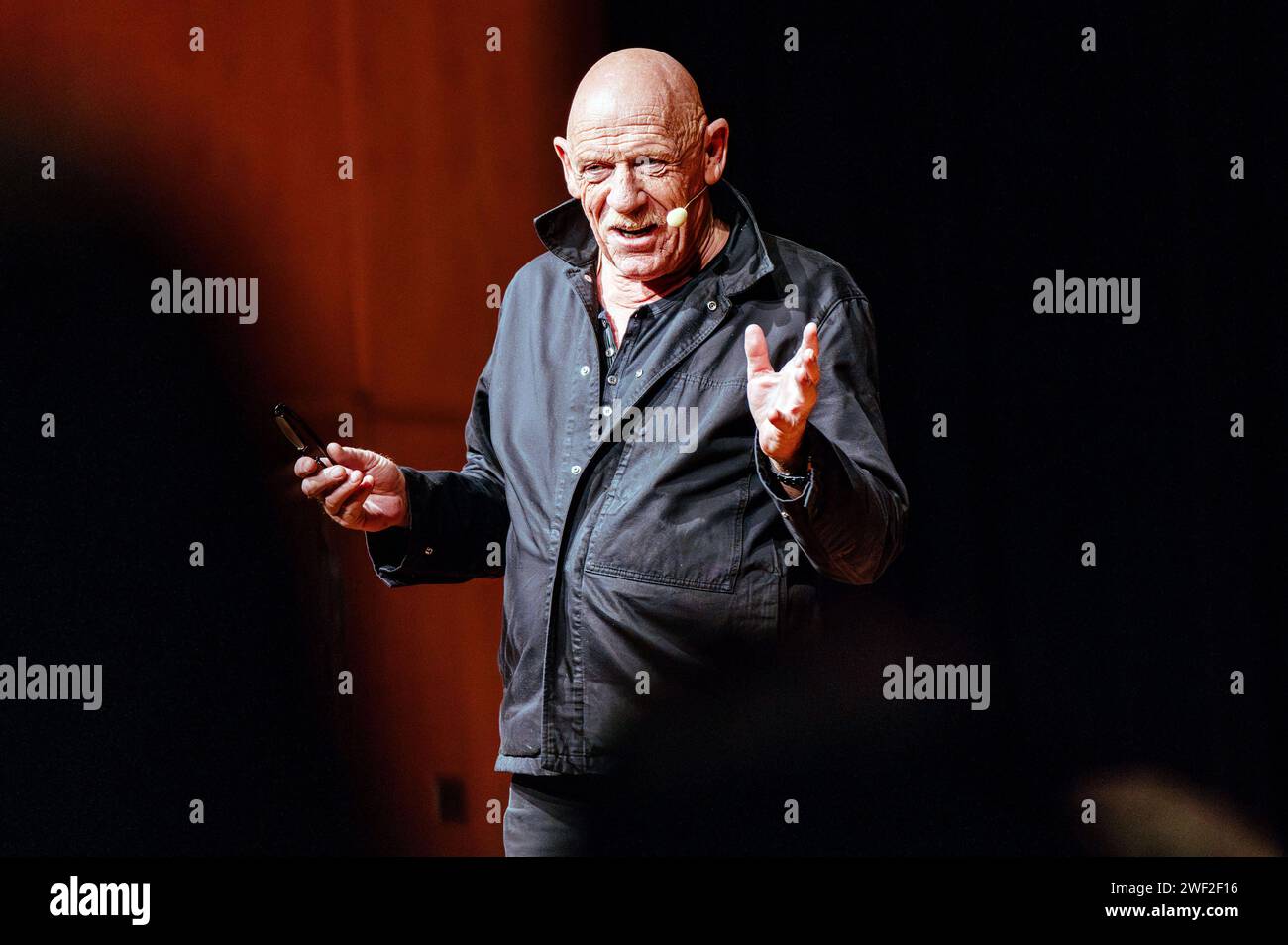 Joe Bausch beim Talk und der Lesung zum Buch Maxima Culpa: Jedes ...