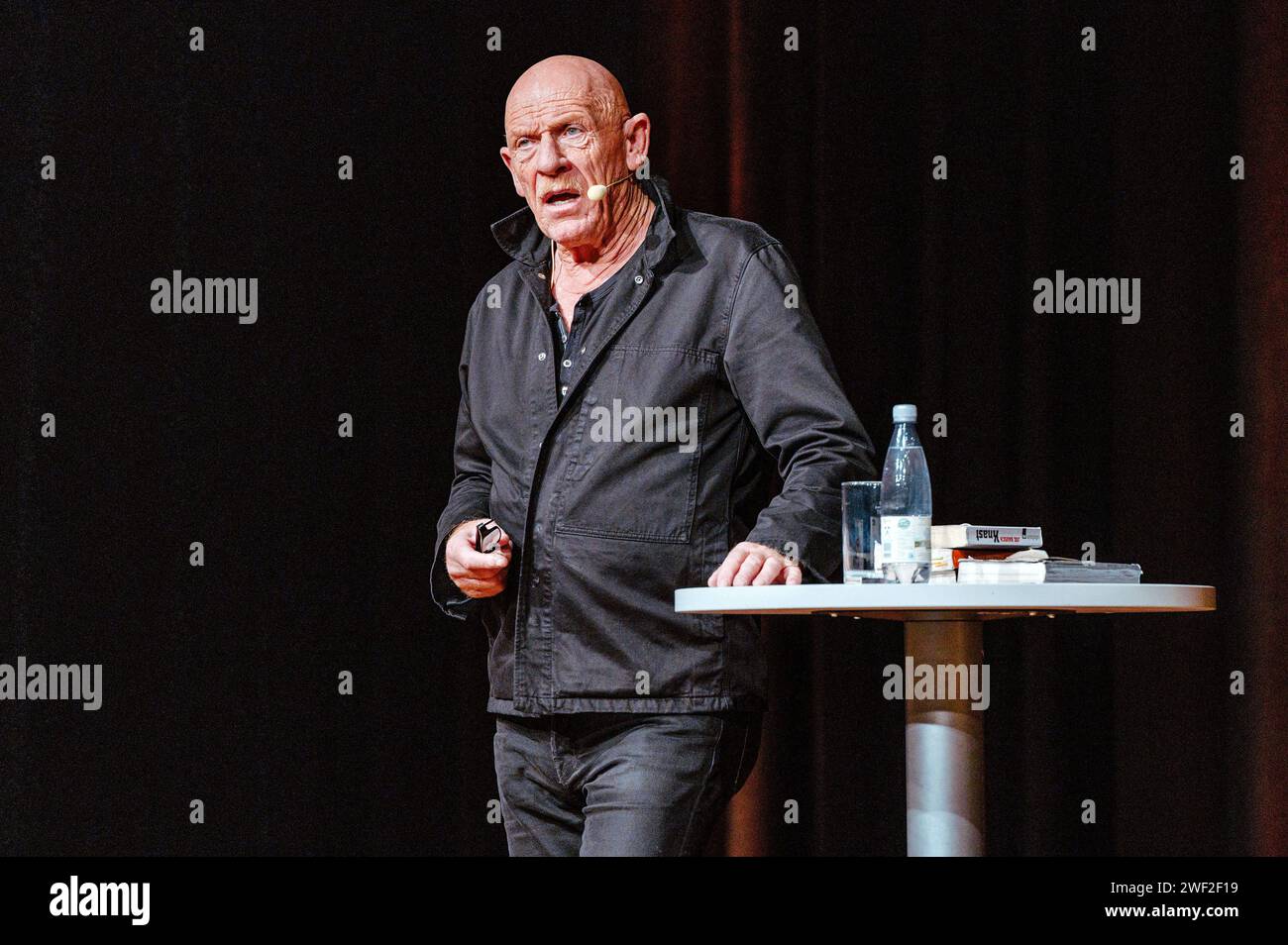 Joe Bausch beim Talk und der Lesung zum Buch Maxima Culpa: Jedes ...