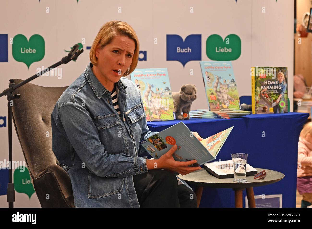Judith Rakers stellt ihr erstes Kinderbuch Judiths kleine Farm - Kater ...