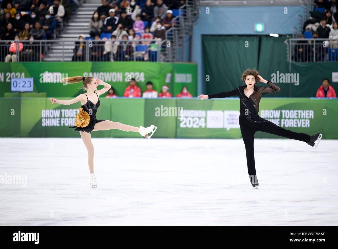 Gangneung, South Korea. 28th Jan, 2024. Olivia Ilin (L) and Dylan Cain ...