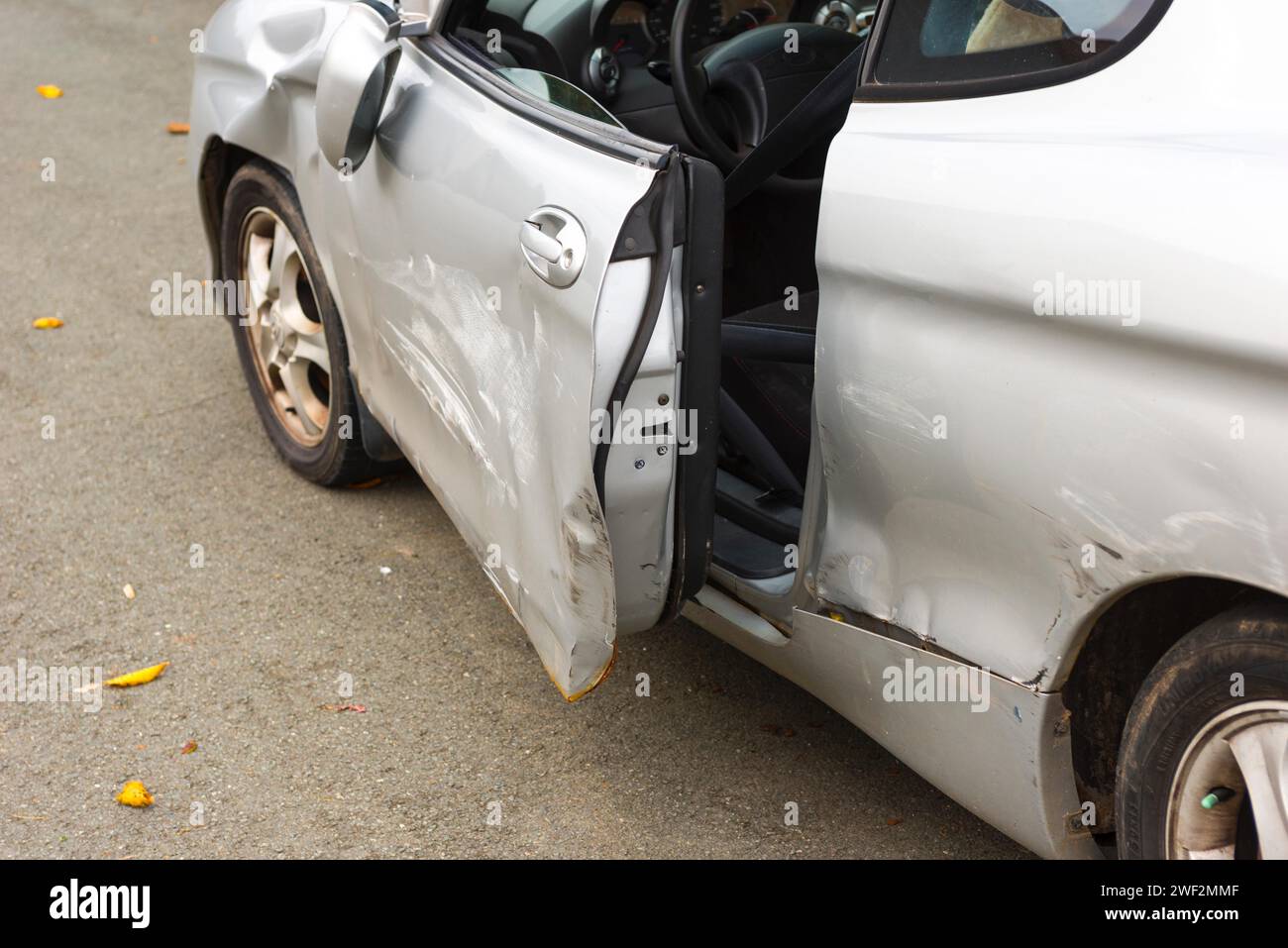 Car side open door hi-res stock photography and images - Alamy