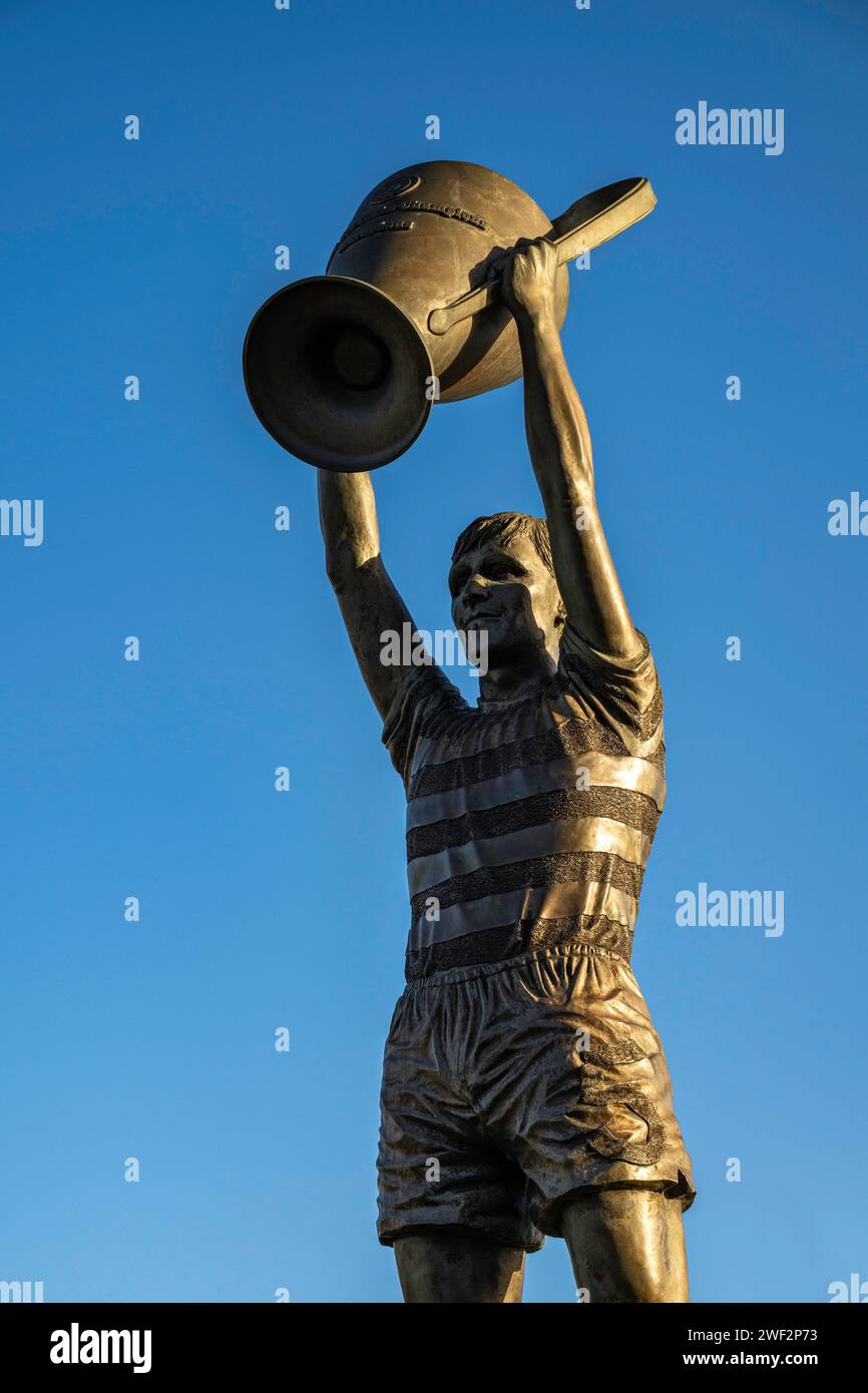 Billy McNeill Statue at Celtic Park, Glasgow, Scotland, UK Stock Photo ...