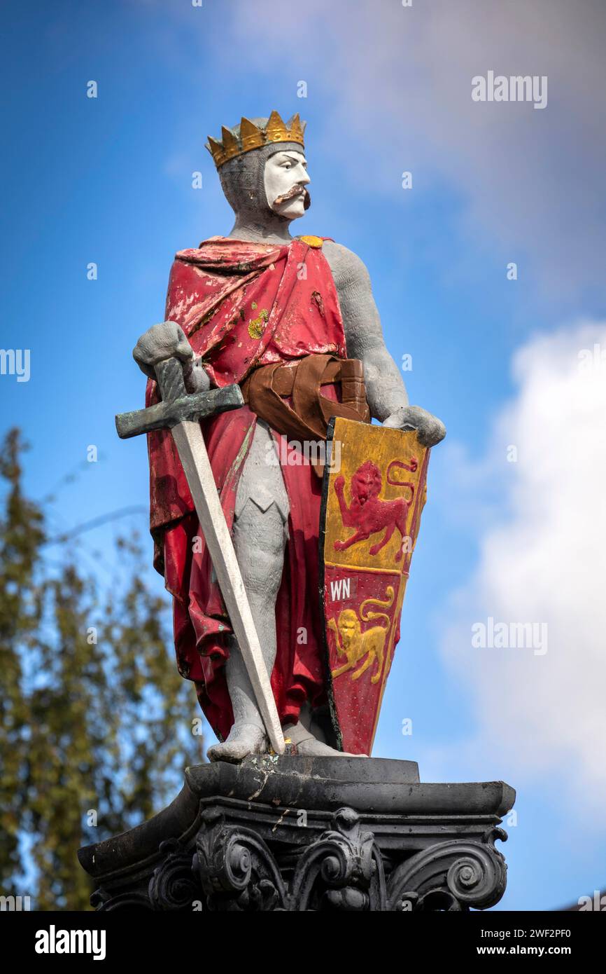UK, Wales, Gwynedd, Conwy (Conway), town centre, Lancaster Square ...