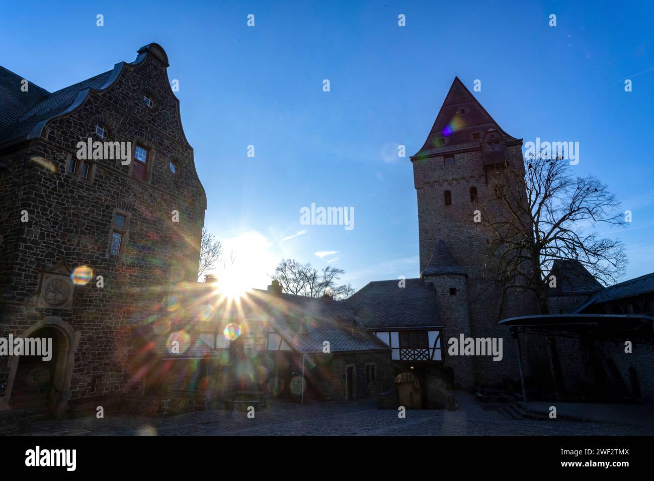 Altena, Germany. 28th Jan, 2024. The castle in Altena in the morning ...