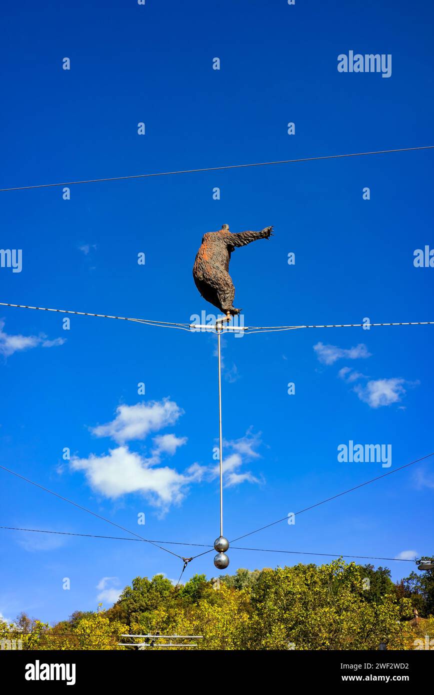 Balance animal sculpture hi-res stock photography and images - Alamy