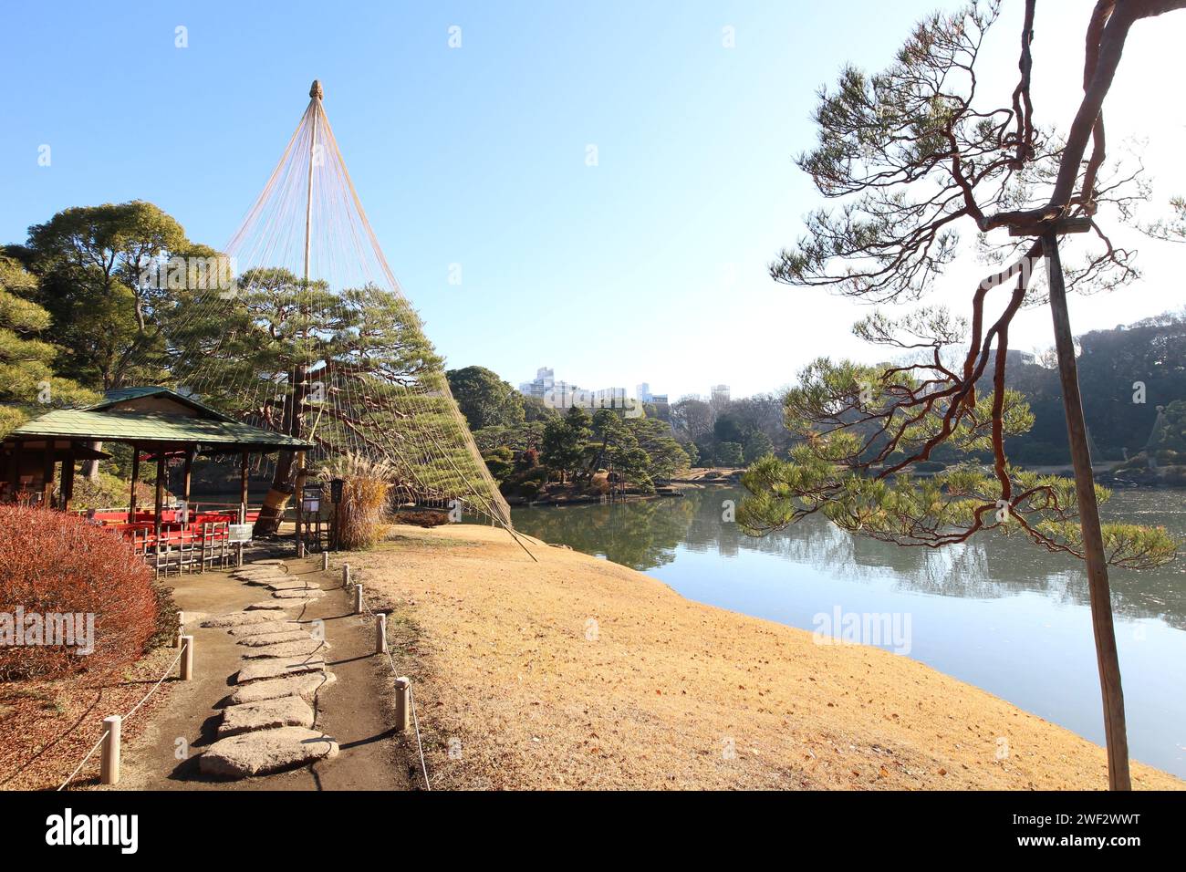 Fukiage-chaya House and Yukitsuri (snow hanging) in Rikugien Garden ...