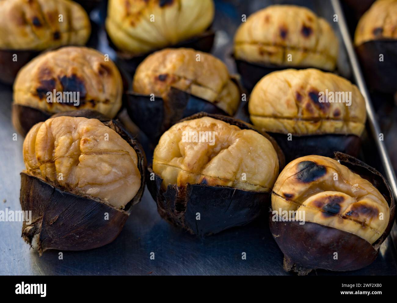 Chestnut vendor hi-res stock photography and images - Alamy