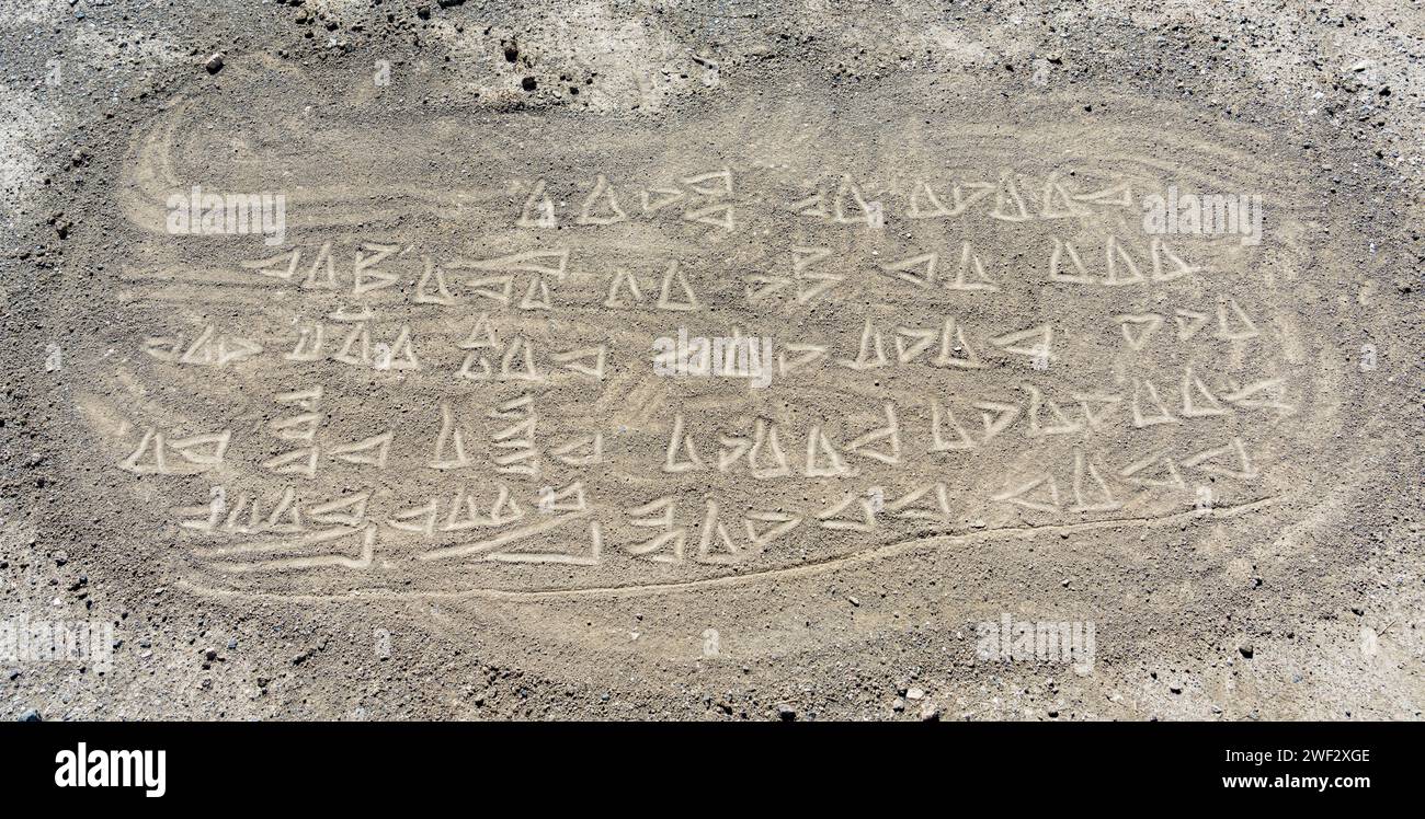 Cuneiform detail hi-res stock photography and images - Alamy