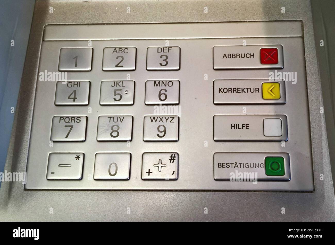 Bank - Filiale, Geldautomat, Eingabe Tastatur. Geheimzahl eingeben und ...