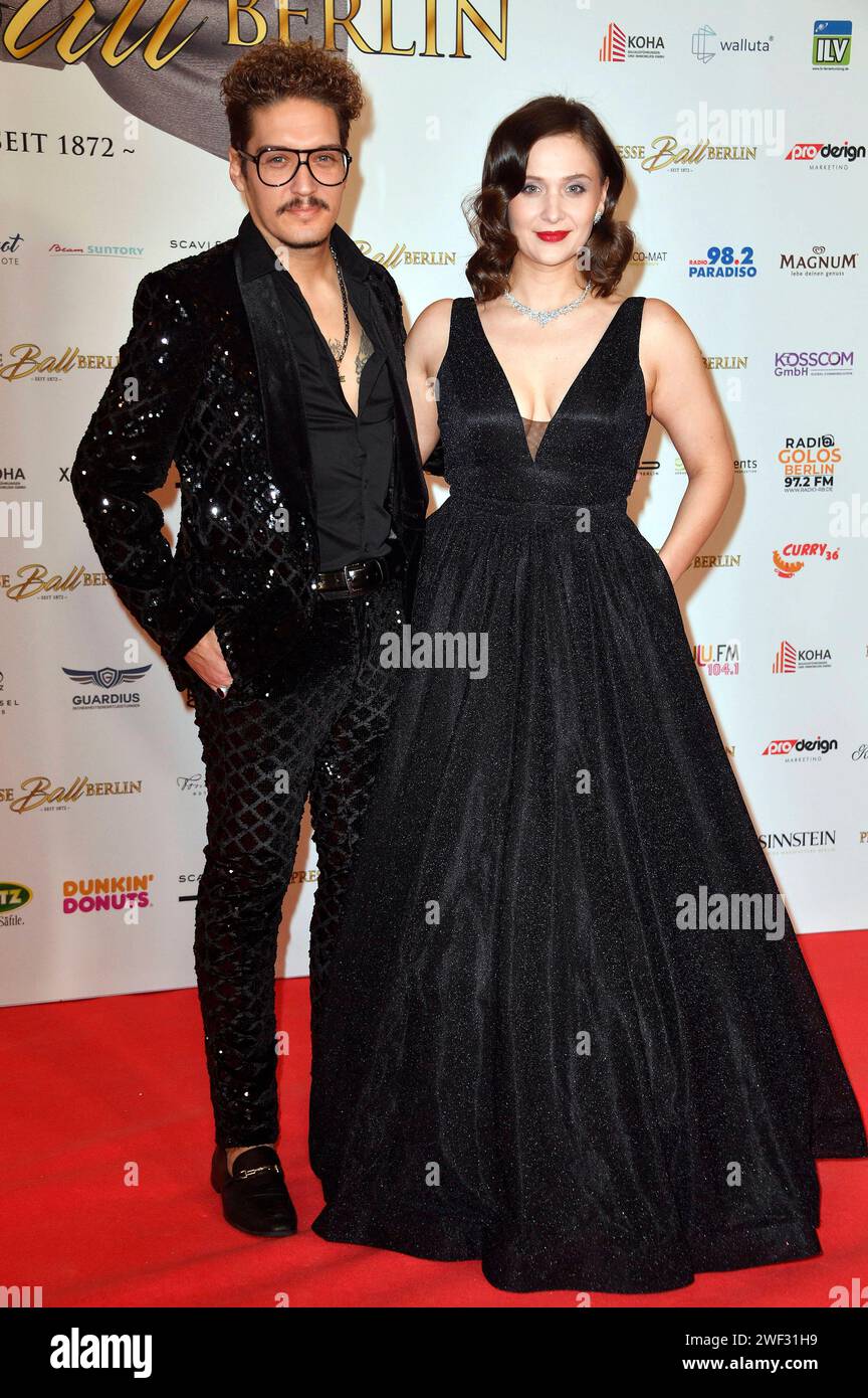 Patrick Sass und Milana Weidmann beim Presseball Berlin 2024 im Titanic ...