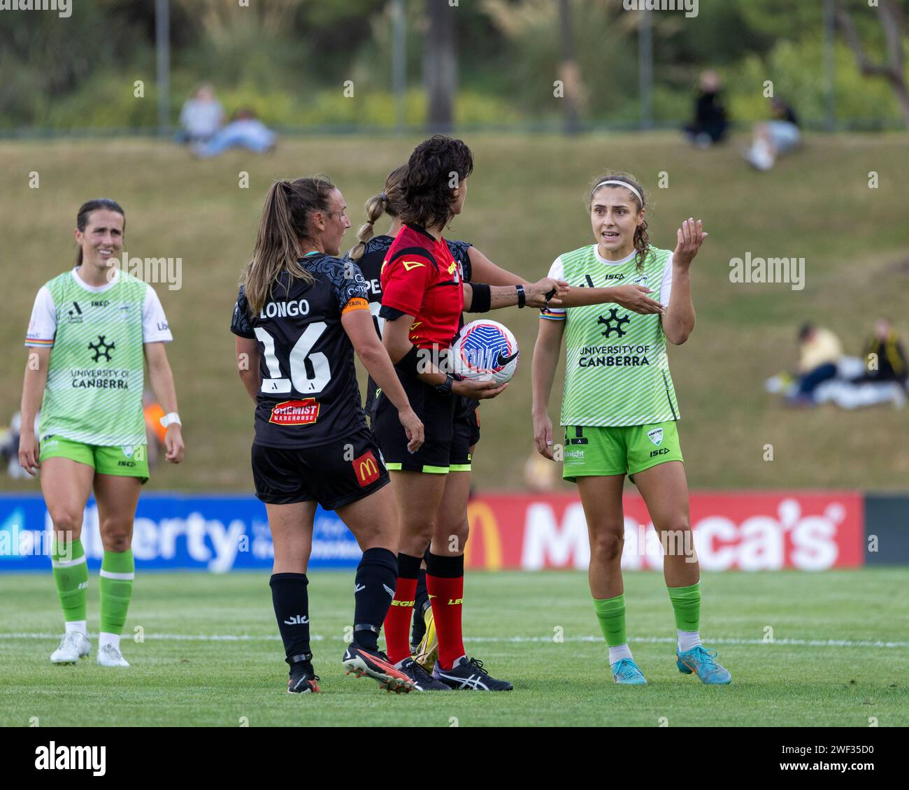 Porirua, Wellington, New Zealand. 28th Jan, 2024. Canberra's Deven ...